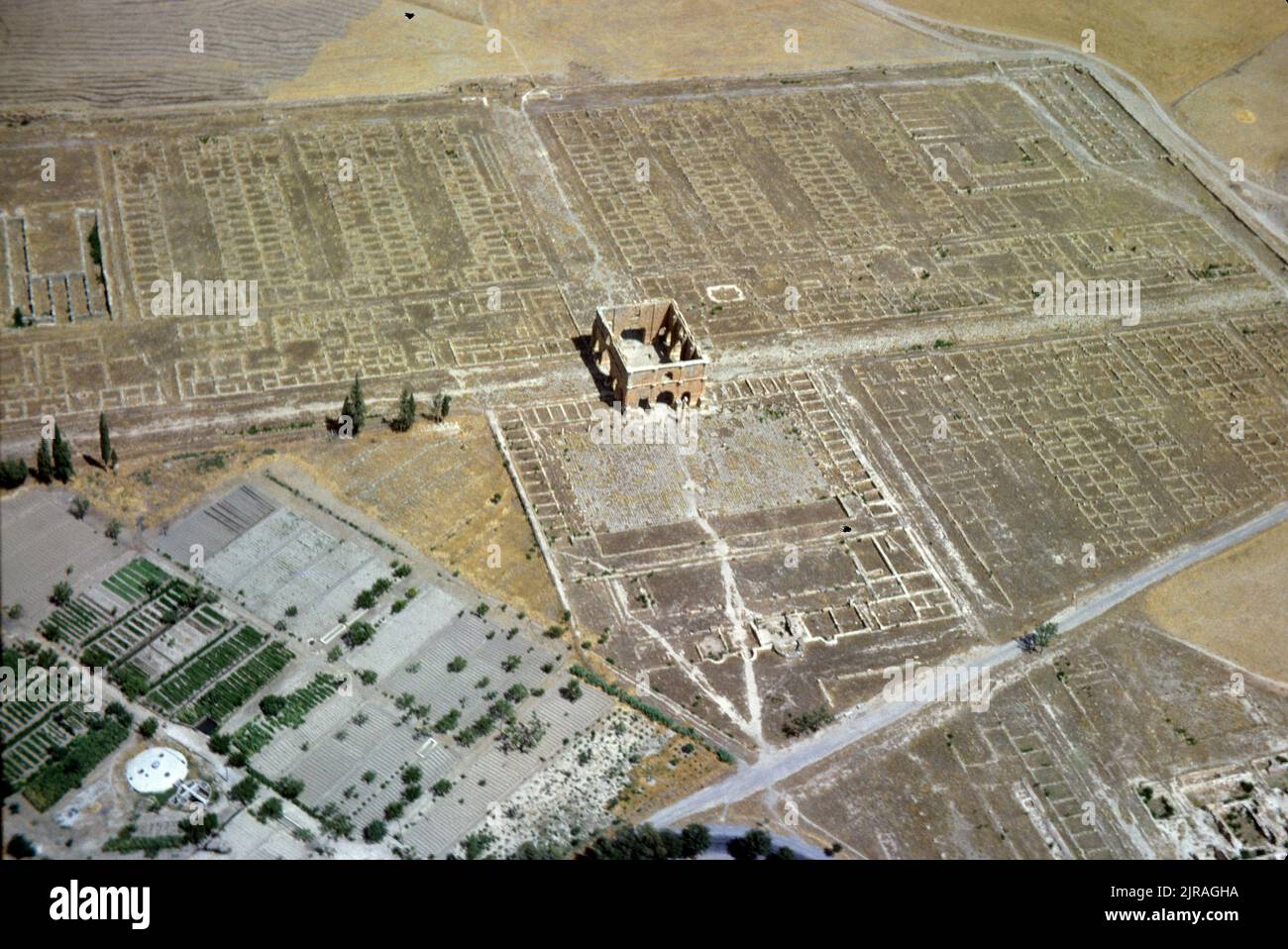 Algérie, Timgad, dans les monts des Aures d'Algérie : vue aérienne des ...