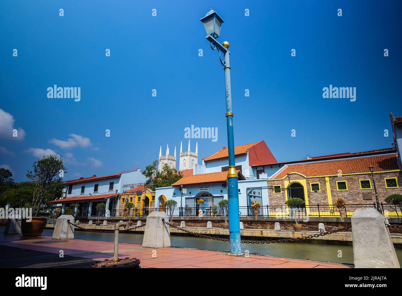 Malacca, Malaisie - 10 août 2022: Le long de la rivière Melaka avec les ...