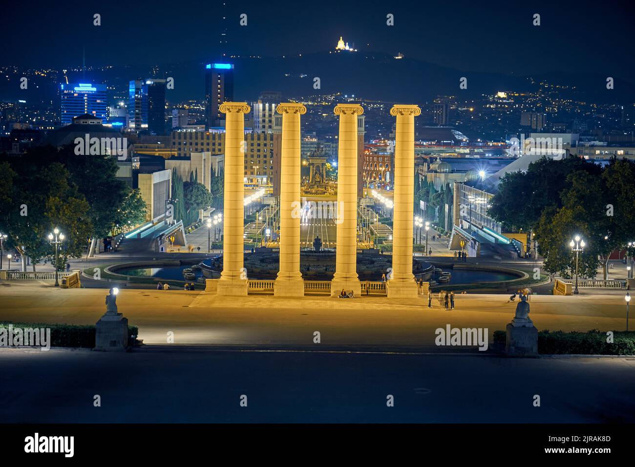 Quatre colonnes barcelone Banque de photographies et d’images à haute ...