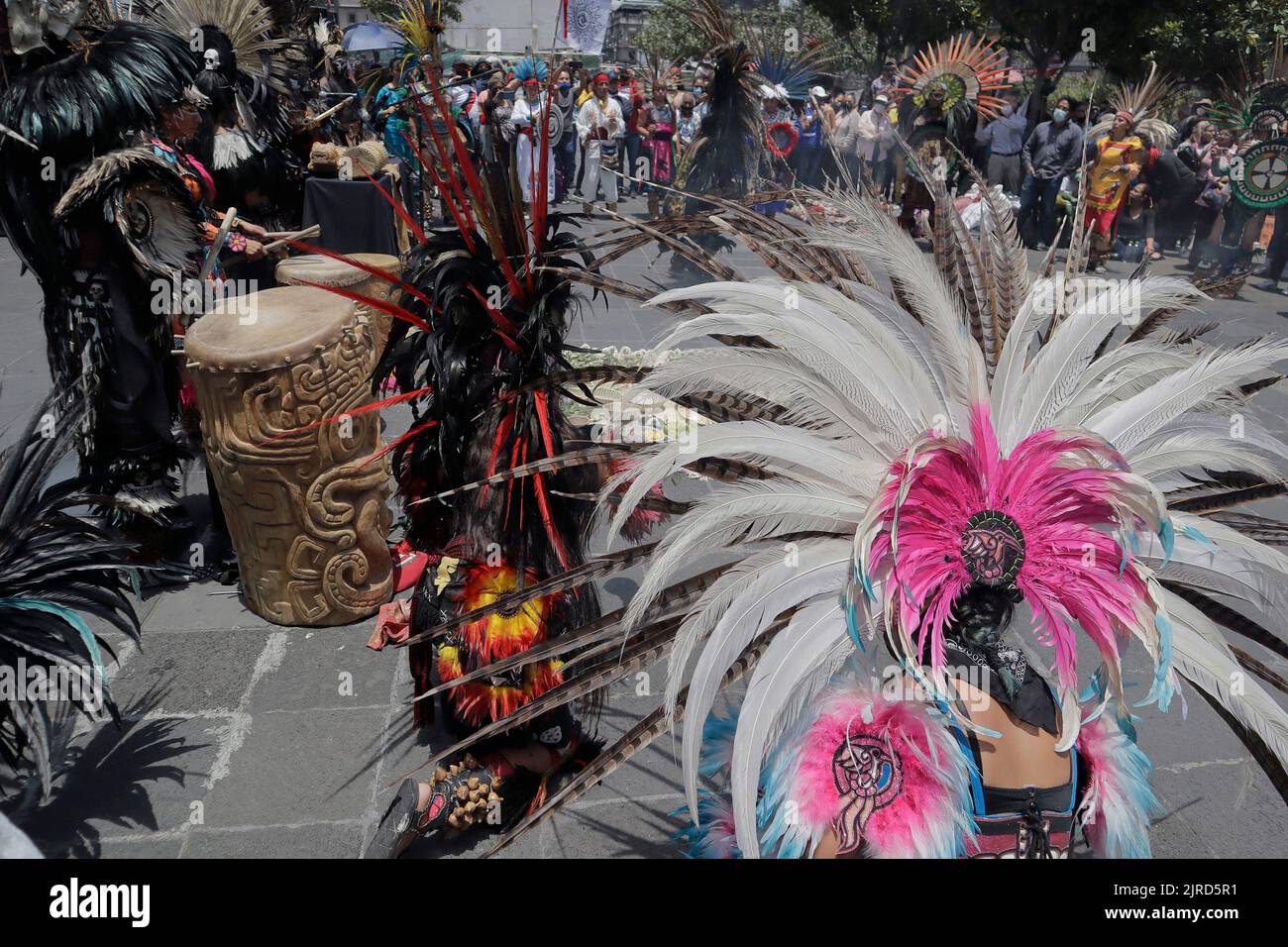 23 août 2022, Mexico ; Mexique : des danseurs préhispaniques déguisés ...