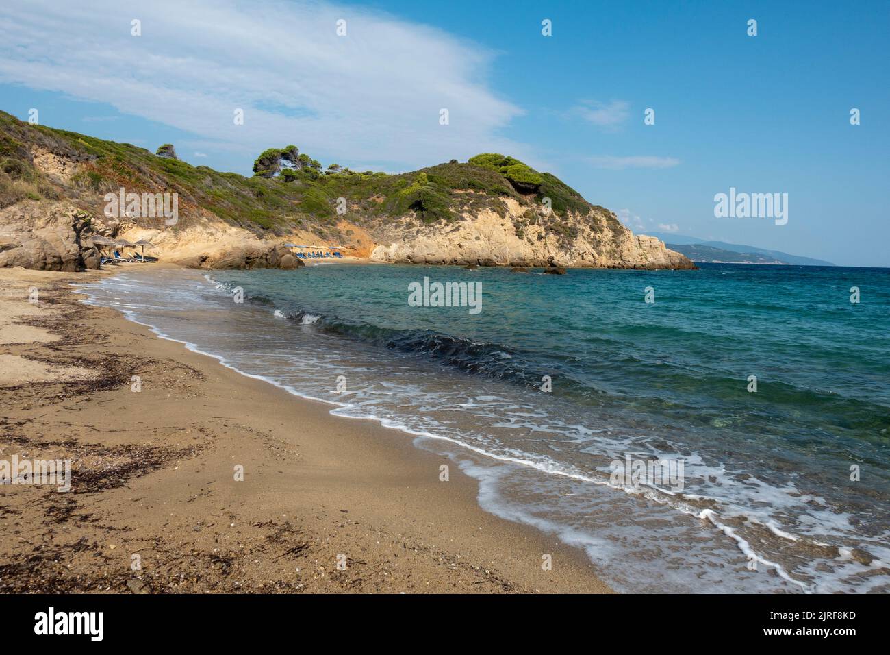 SKIATHOS, GRÈCE - 14-22-2022 - la plage de Krifi Ammos, l'une des plus ...