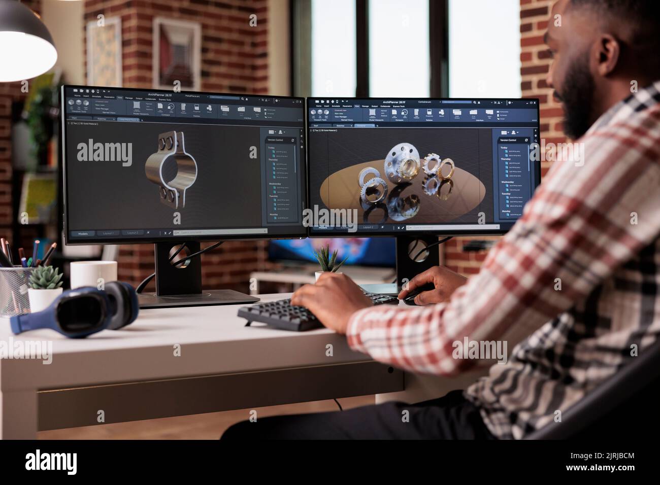 Un technicien afro-américain de machines de prototypage pour créer un ...