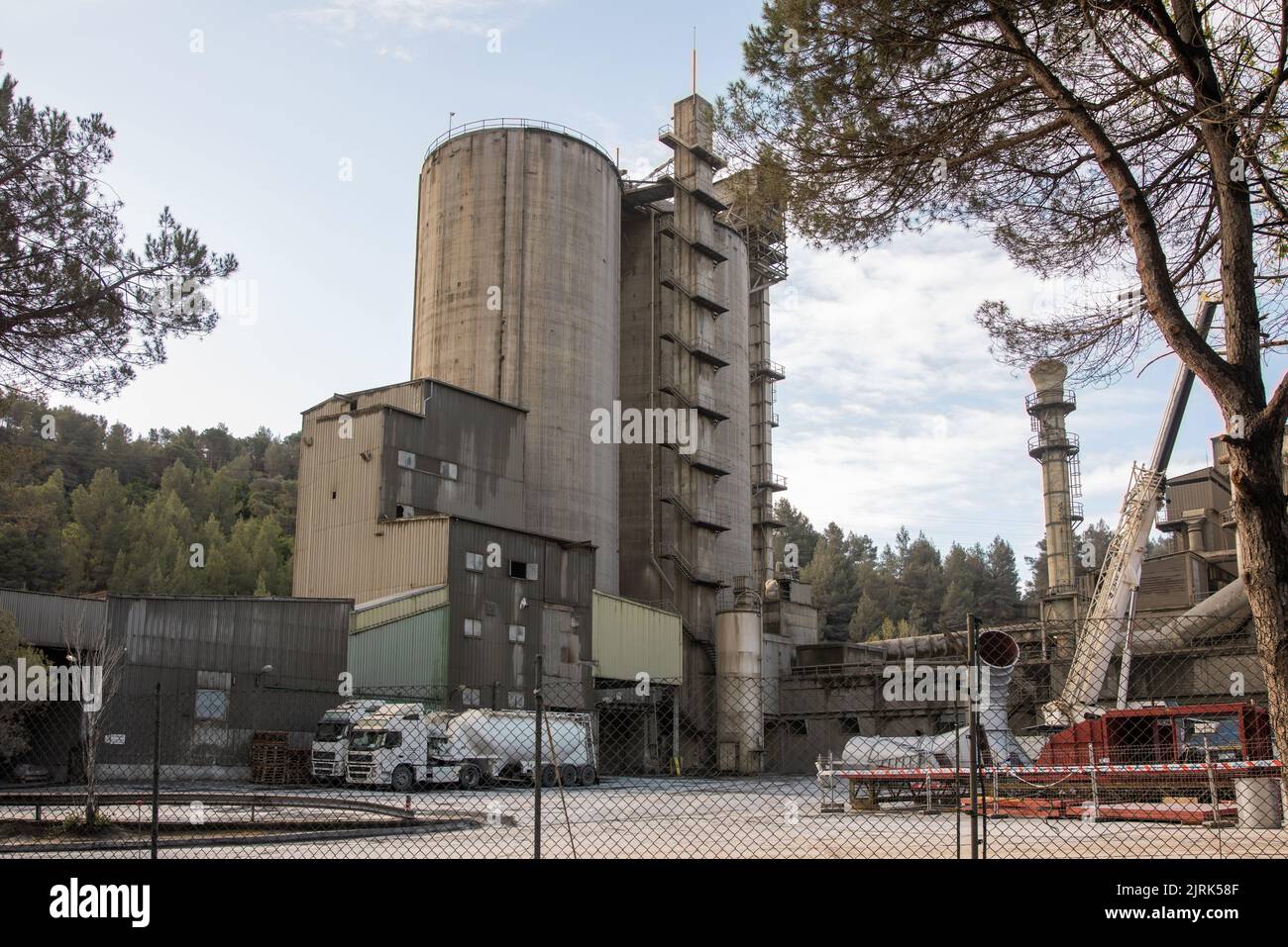 Les installations de l'usine de ciment à Arrabida de la société Secil à ...