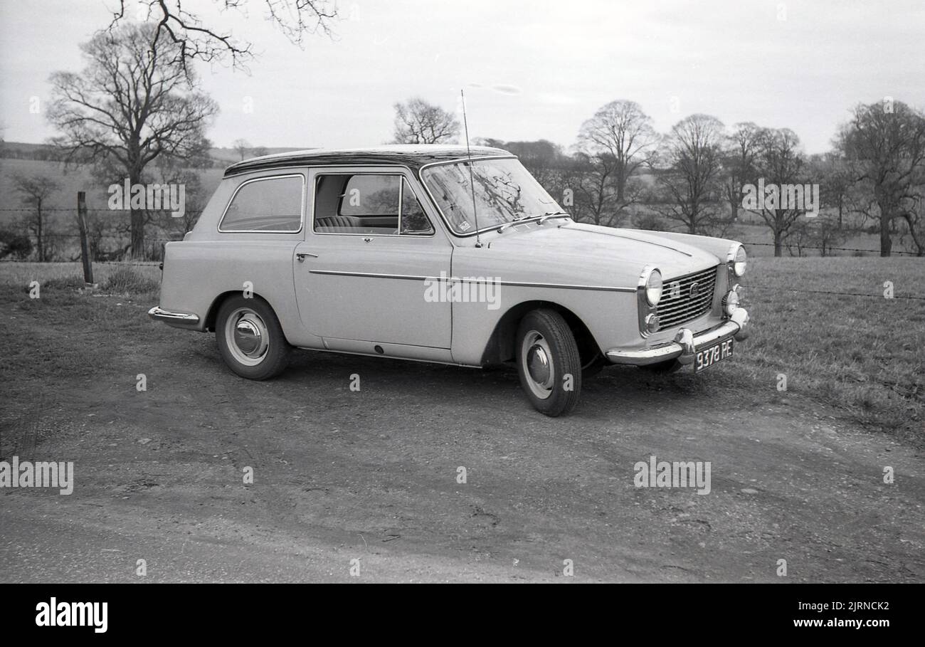1950s small car Banque de photographies et d’images à haute résolution ...