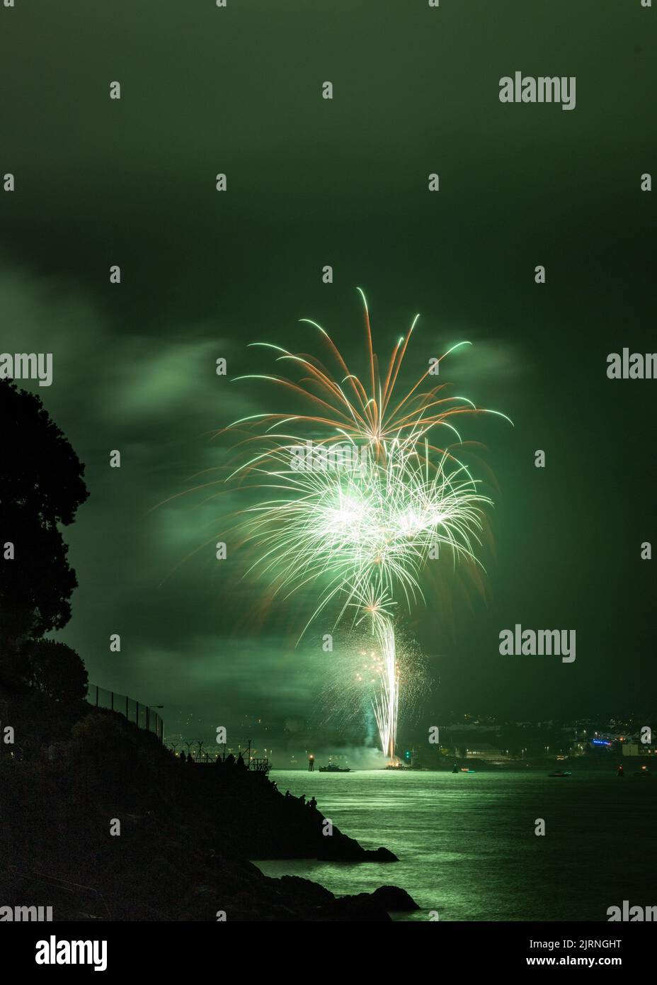 Explosions de feu au-dessus du port de Devil's point dans le cadre de ...