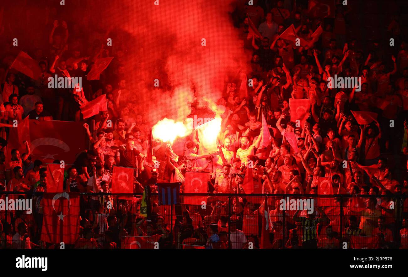 Royal antwerp fc supporters Banque de photographies et d’images à haute ...