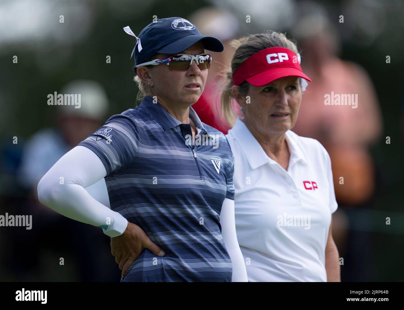 Canada‚Äôs Lorie Kane, à droite, et Alena Sharp attendent leur tour sur ...