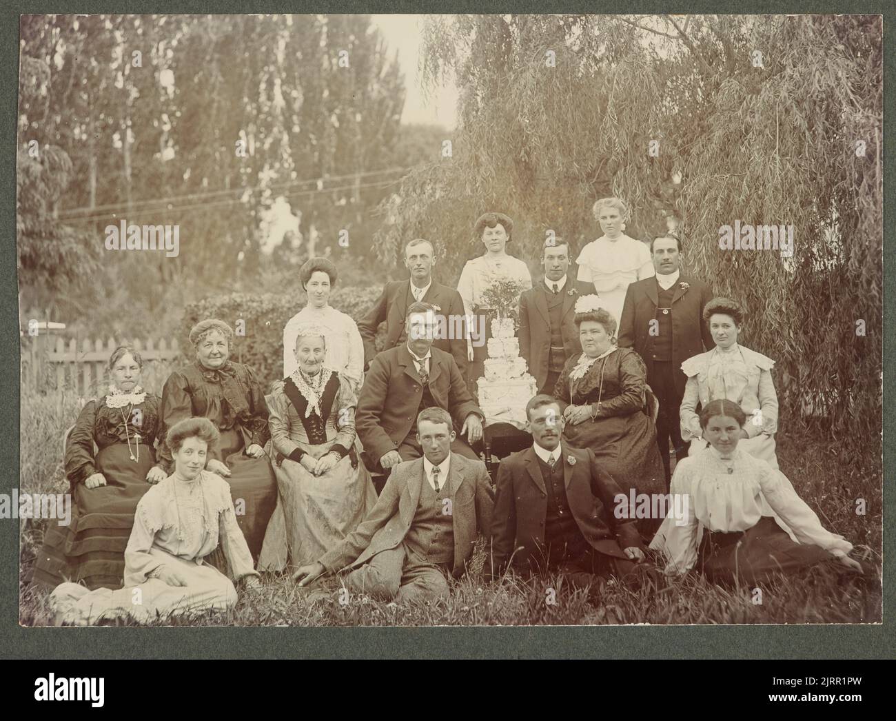 Groupe familial, Blenheim, par Arthur John McCusker. Don de la famille ...