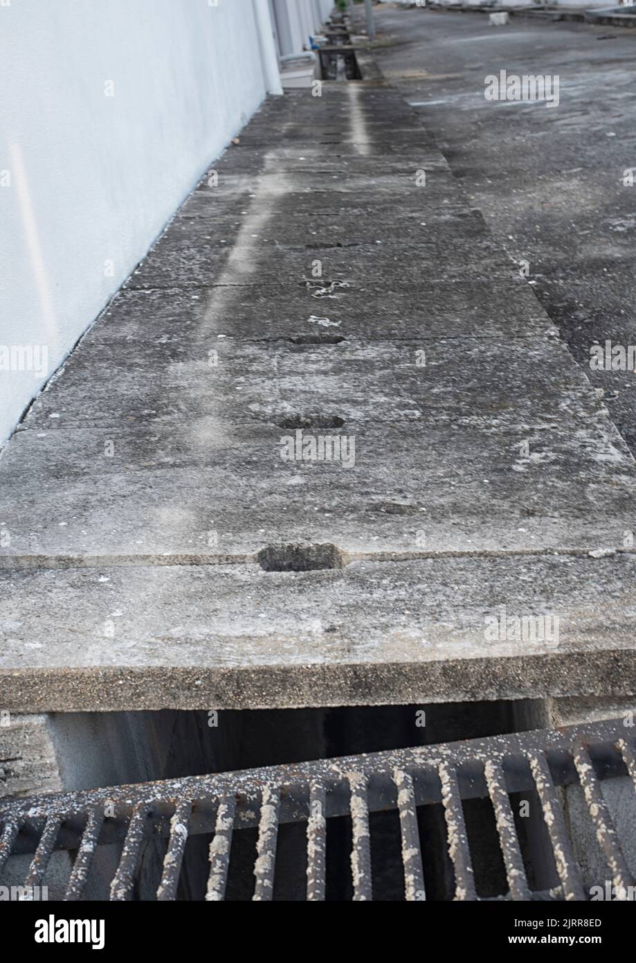 système de drainage en béton extérieur dans les maisons de résidence ...
