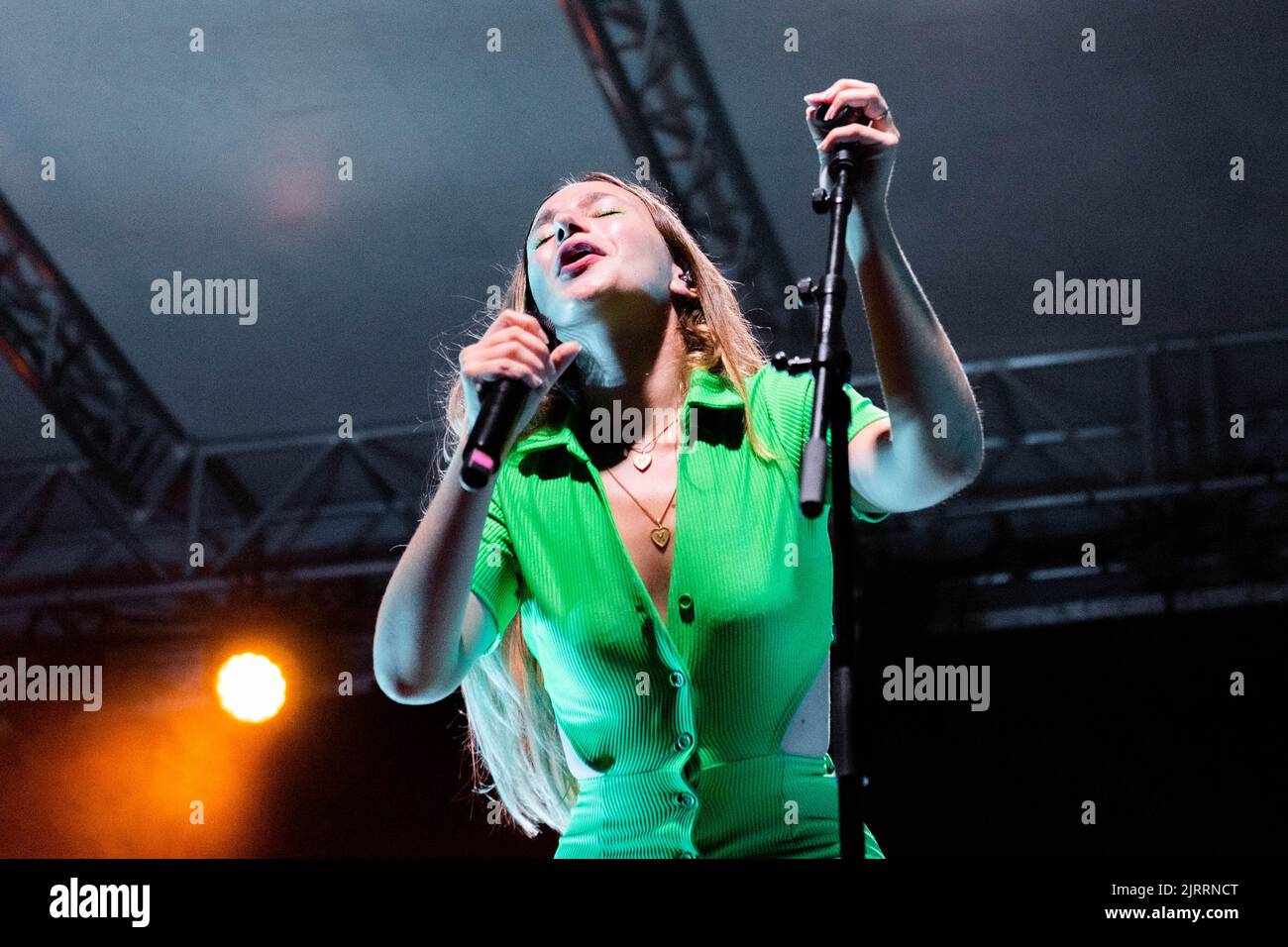 Laila Al Habash pendant le concert de musique de la chanteuse italienne ...