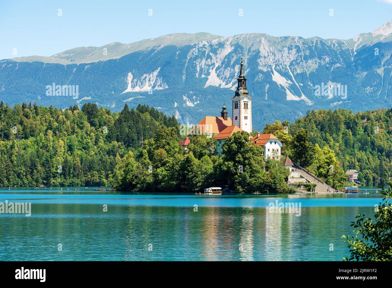 Lac Bled, île Bled avec l'ancienne église de la mère de Dieu sur le lac ...