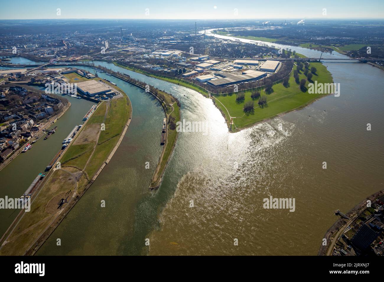 L'île de mercator avec l'embouchure de la ruhr dans le rhin Banque de ...