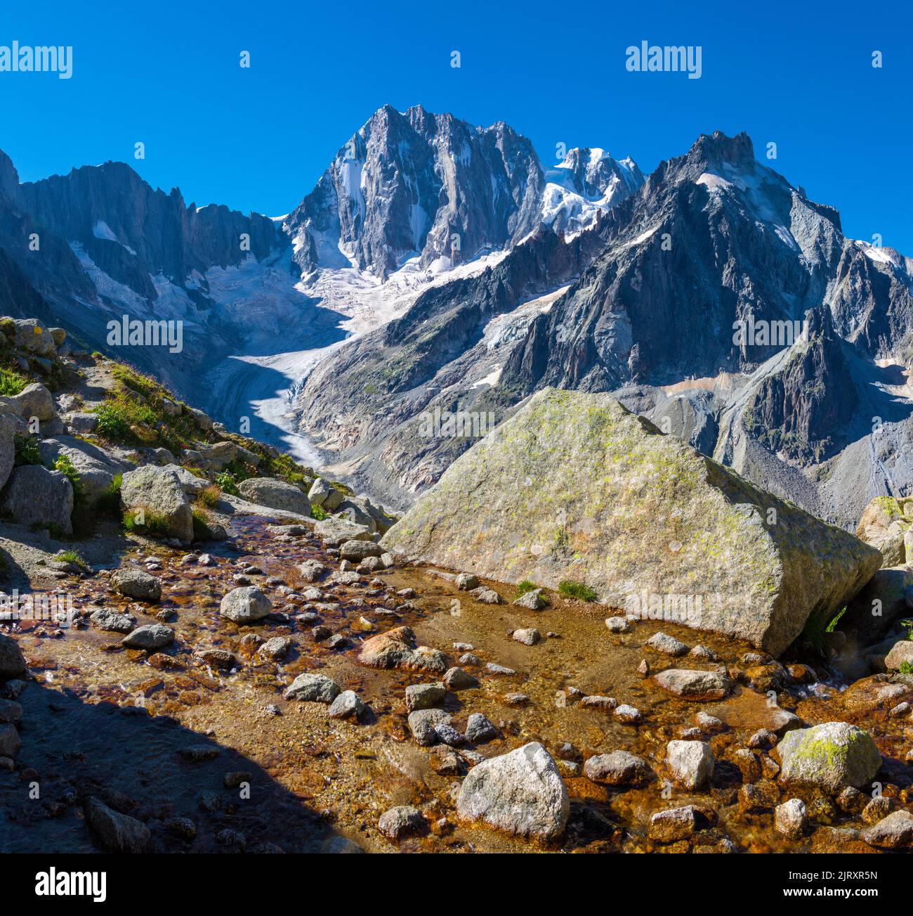 Paysage de roche rouge france Banque de photographies et d’images à ...