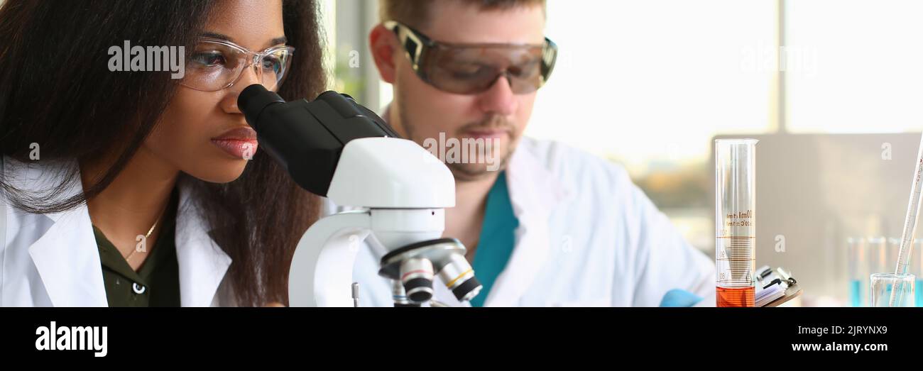 Examens microscopique Banque de photographies et d’images à haute ...