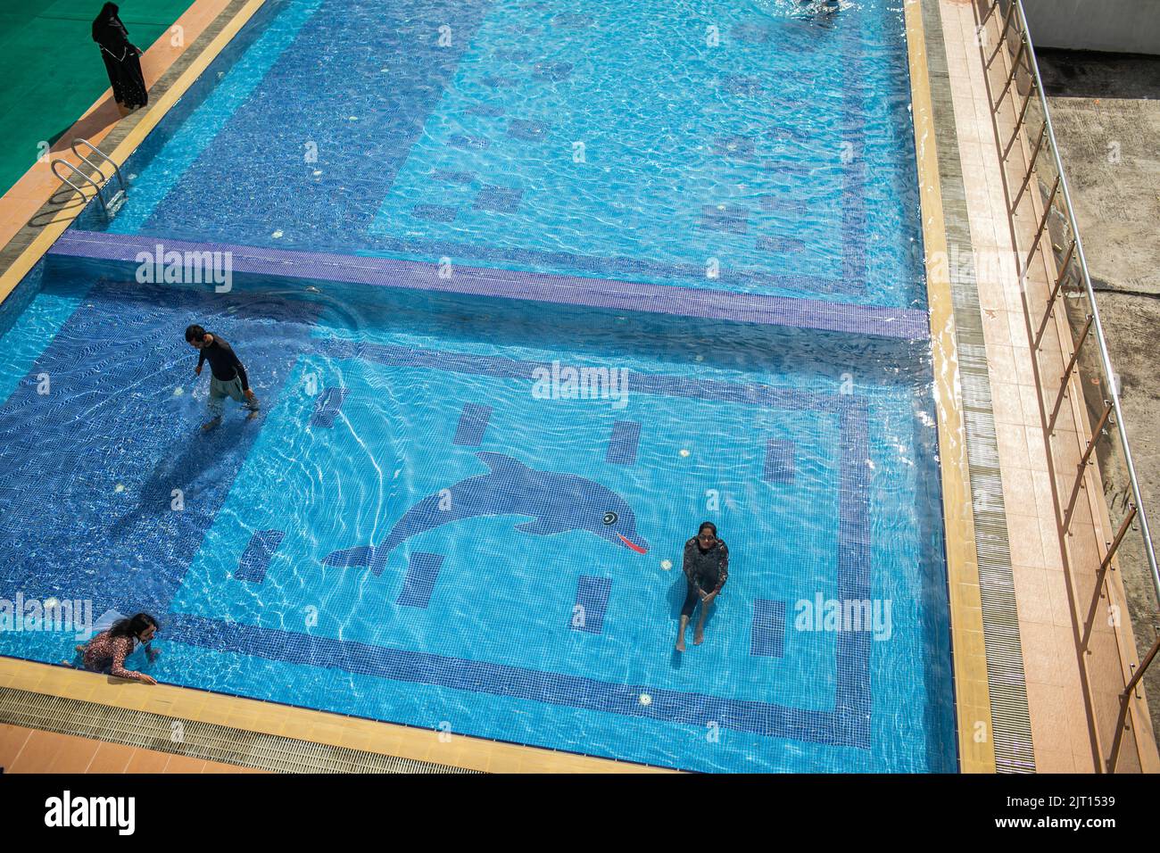 Vue sur la piscine de l'hôtel Jol Torongo, près de la plage de Cox's ...