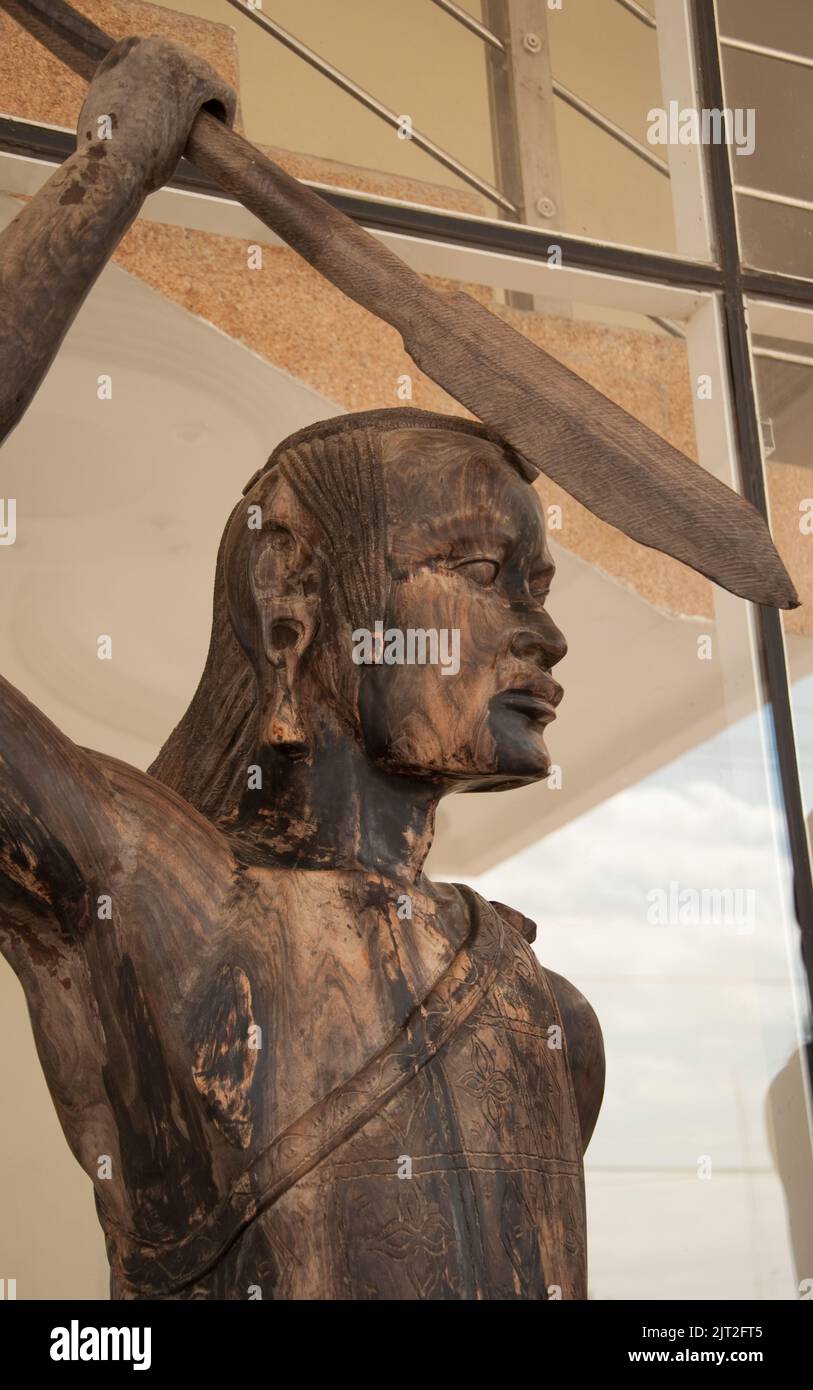 Makonde Statue of Male Warrior (détail), Dar-es-Salaam, Tanzanie ...