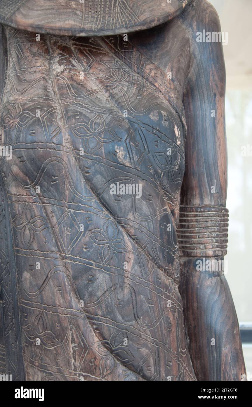 Makonde Statue de la femme (détail de la robe), Dar-es-Salaam, Tanzanie ...