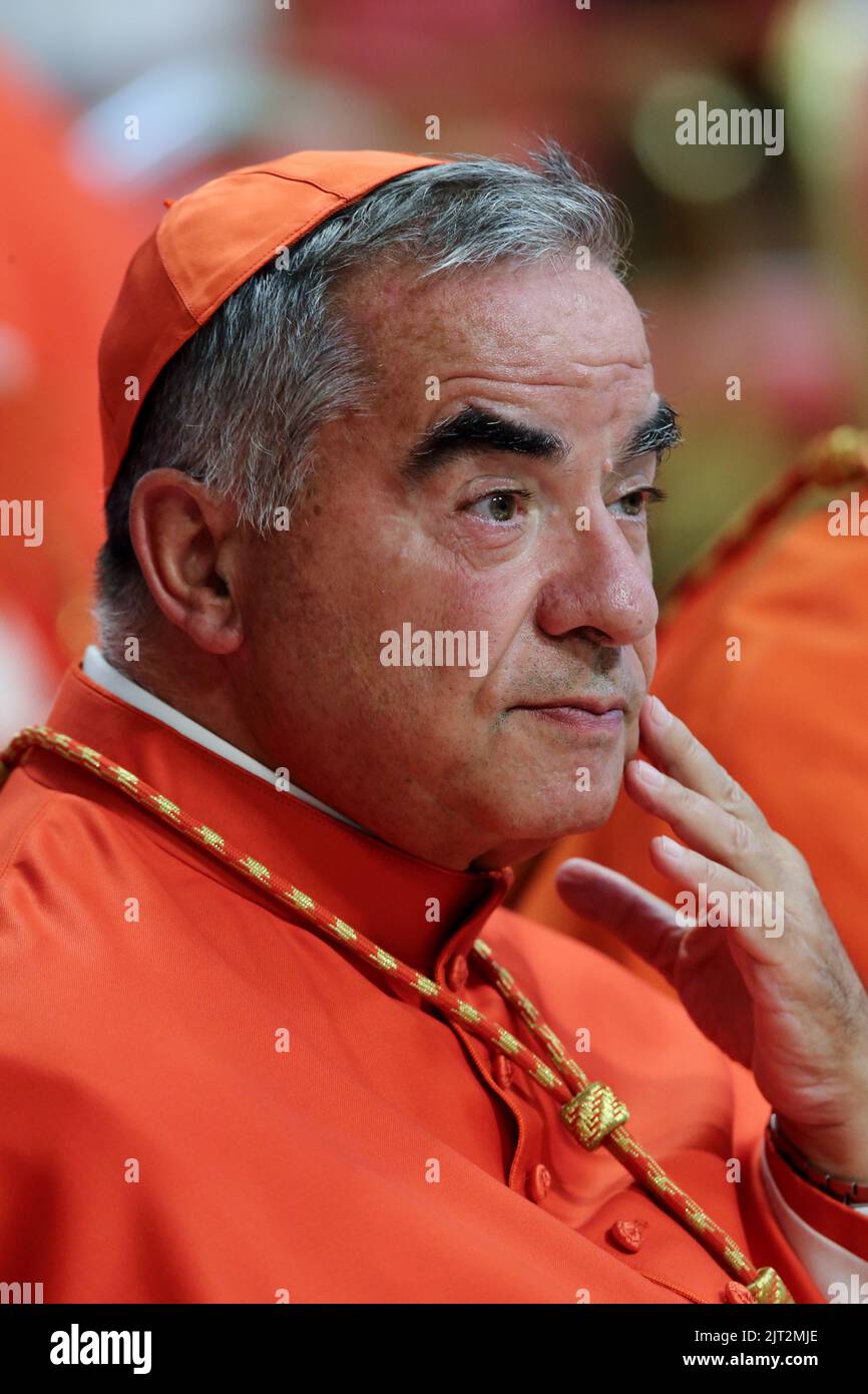 Cardinal giovanni angelo becciu Banque de photographies et d’images à ...