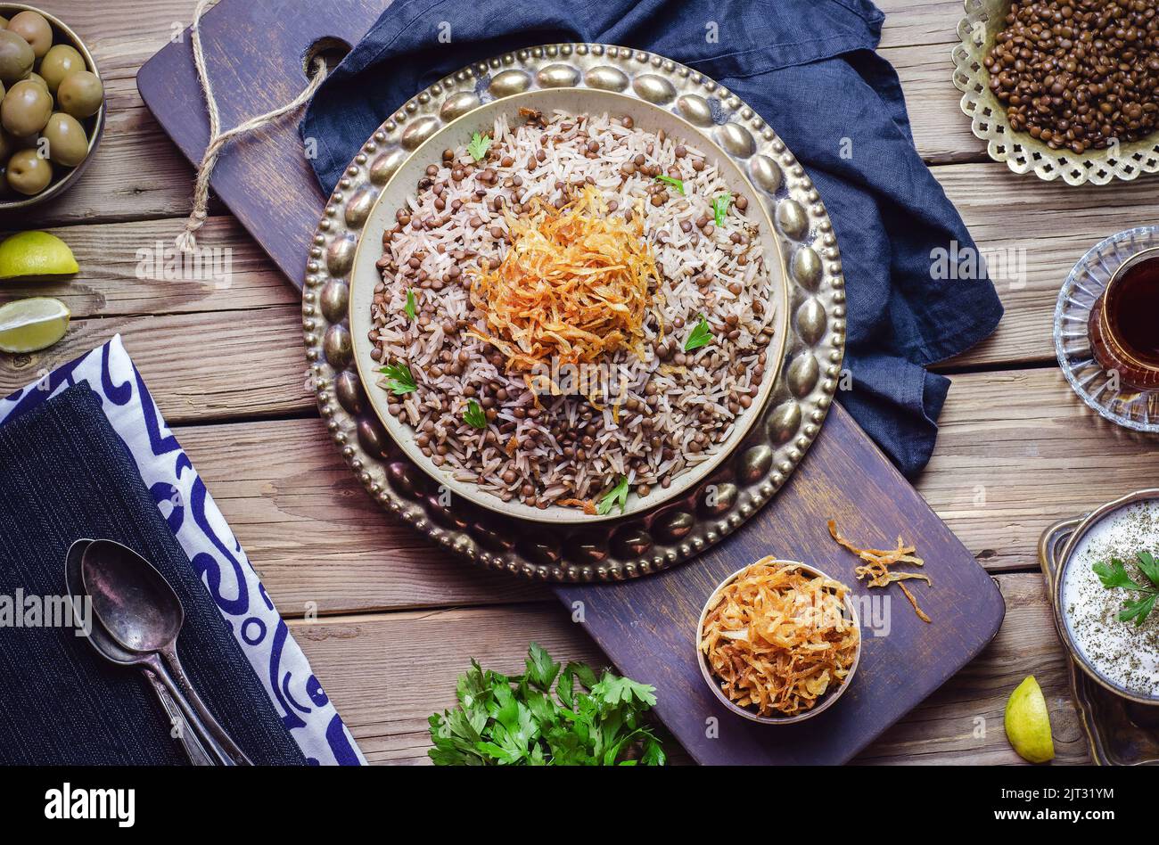 Cuisine arabe ; plat oriental traditionnel « Mujadara » ou « Mudarara ...