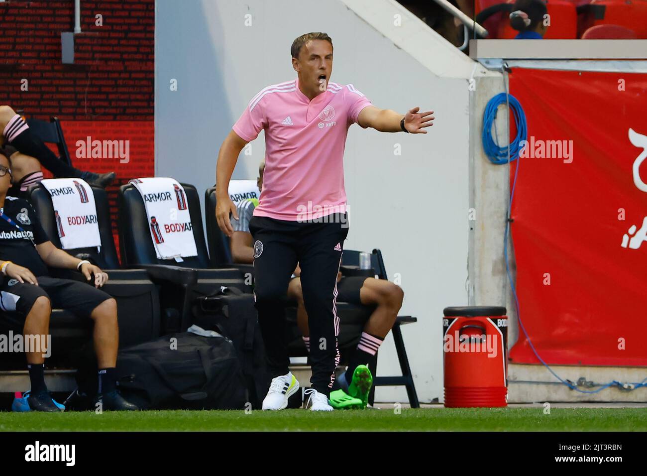 HARRISON, NJ - AOÛT 27: L'entraîneur-chef inter Miami Phil Neville ...