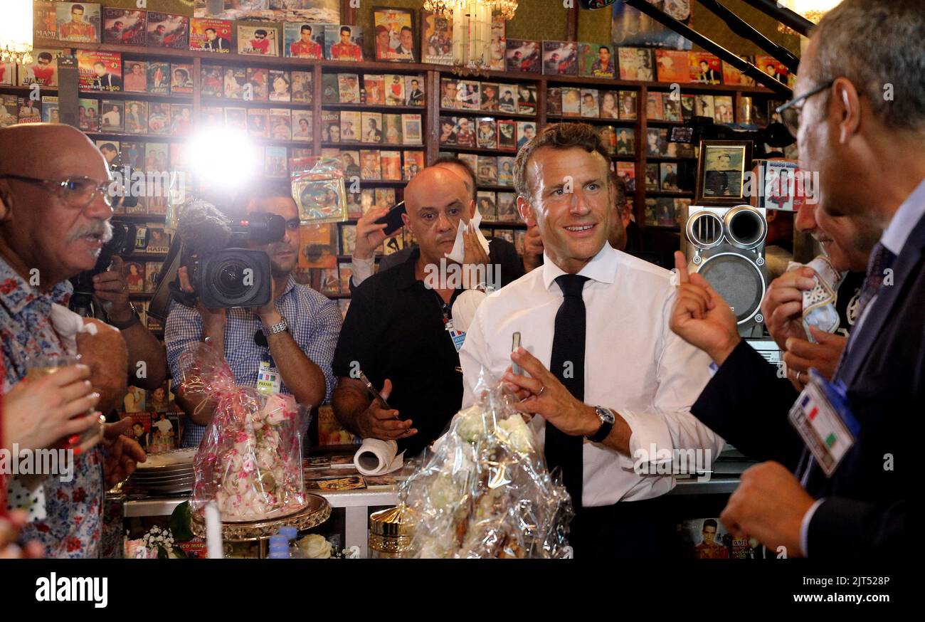 Le président de la République française, Emmanuel Macron rend visite à ...