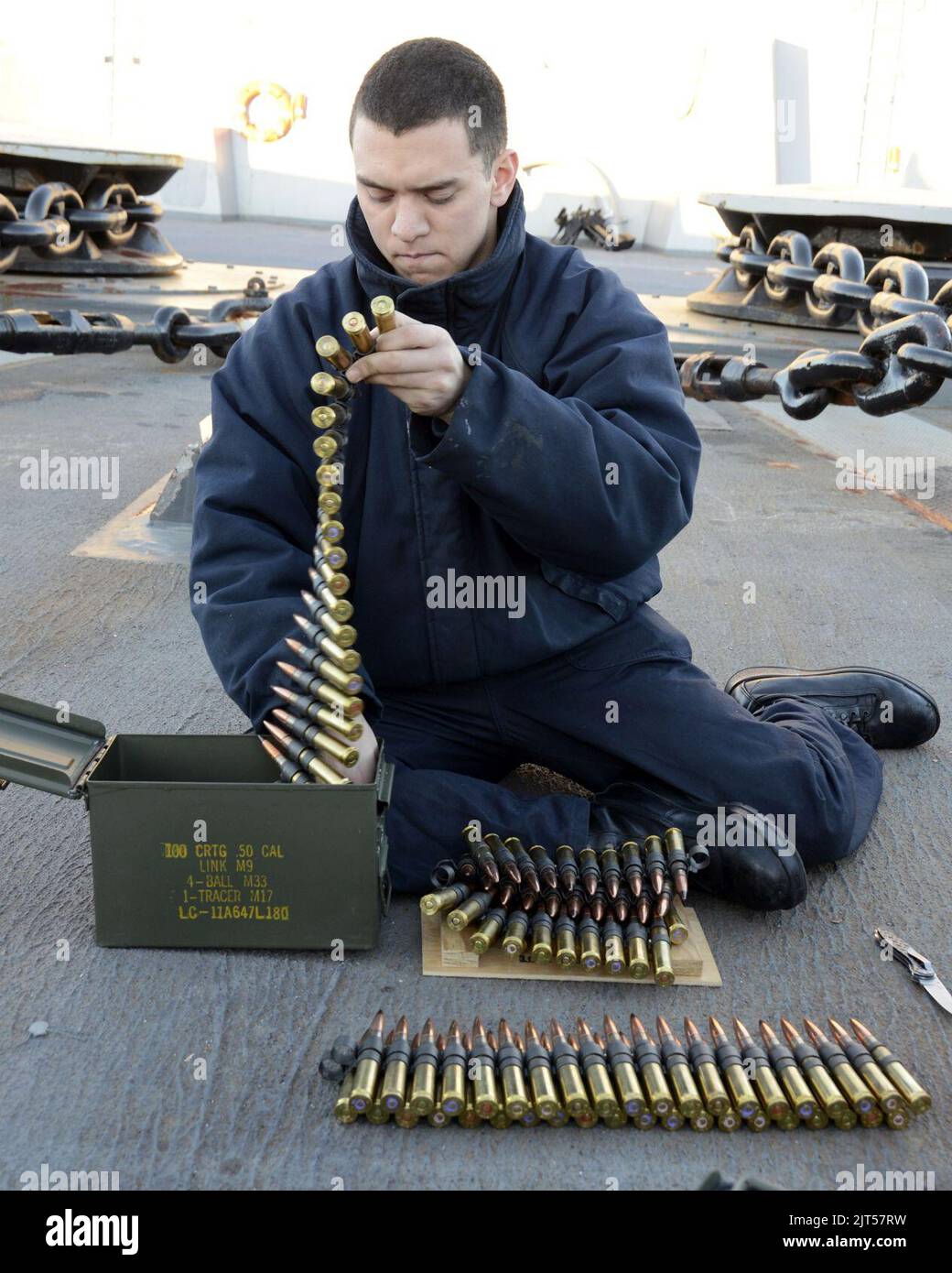 Le Matelot de 1re classe Ryan Anderson, technicien en systèmes d ...