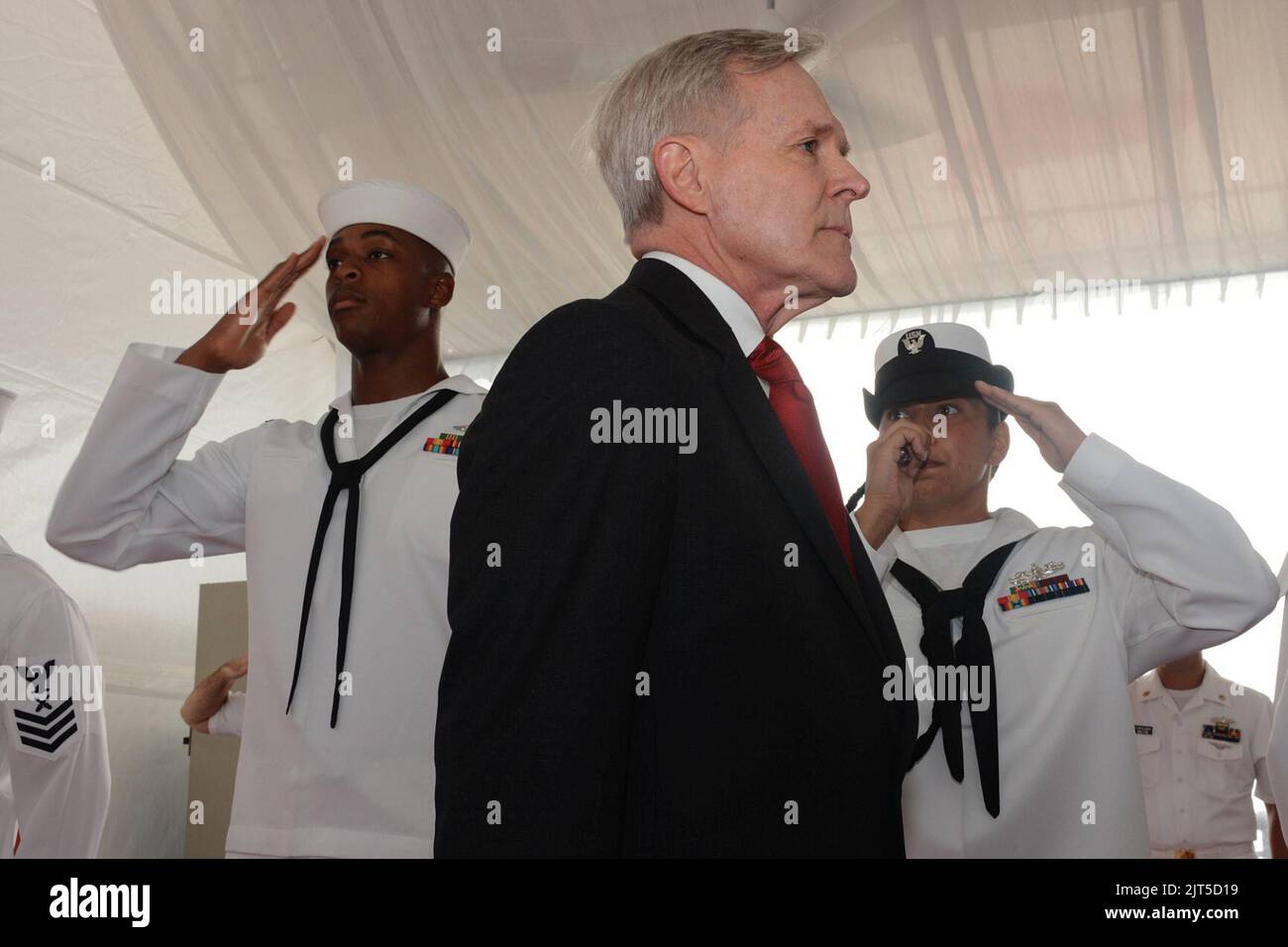 Les marins américains, agissant comme des cobays, rendent hommage au ...