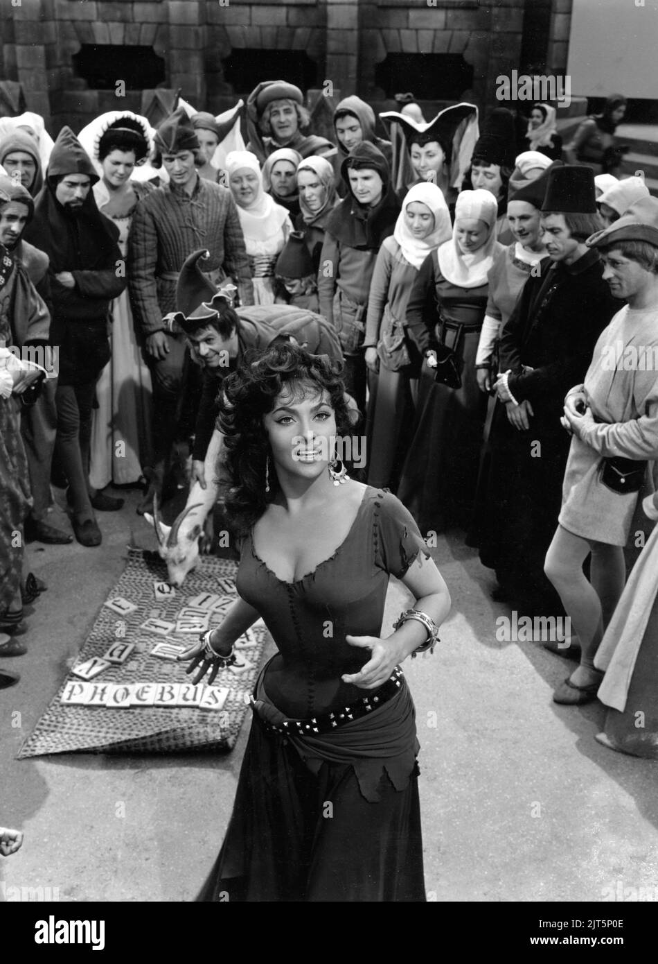 GINA LOLLOBRIGIDA comme Esmeralda dans LA CHASSE DE NOTRE DAME / NOTRE ...