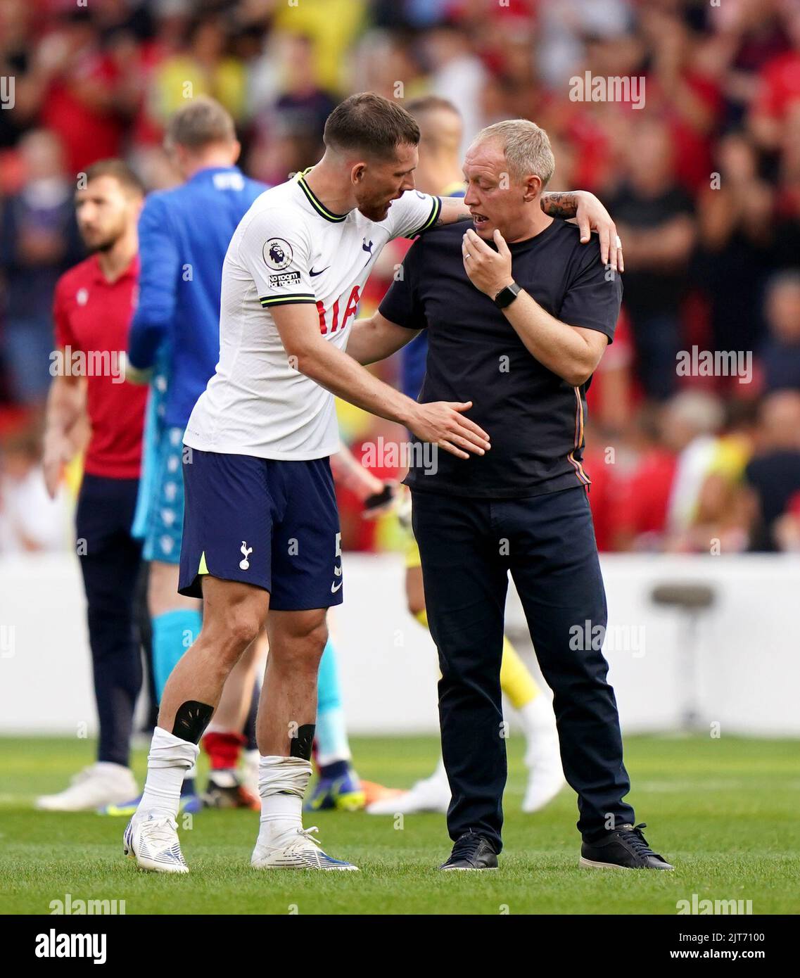 Pierre-Emile Hotspur de Tottenham Hotspur avec Steve Cooper, directeur ...