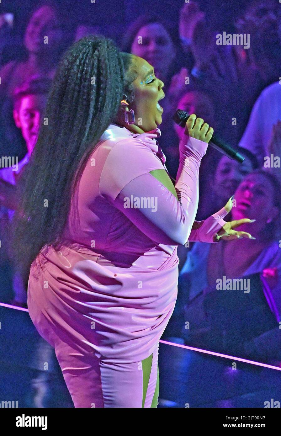 Lizzo se produit sur scène aux MTV Video Music Awards 2022 qui se ...
