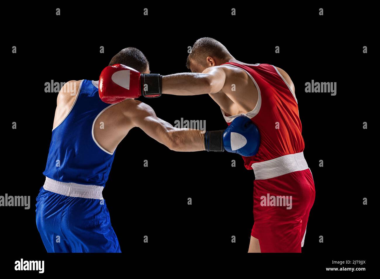 Formation. Jeunes boxeurs professionnels en rouge et bleu sport ...
