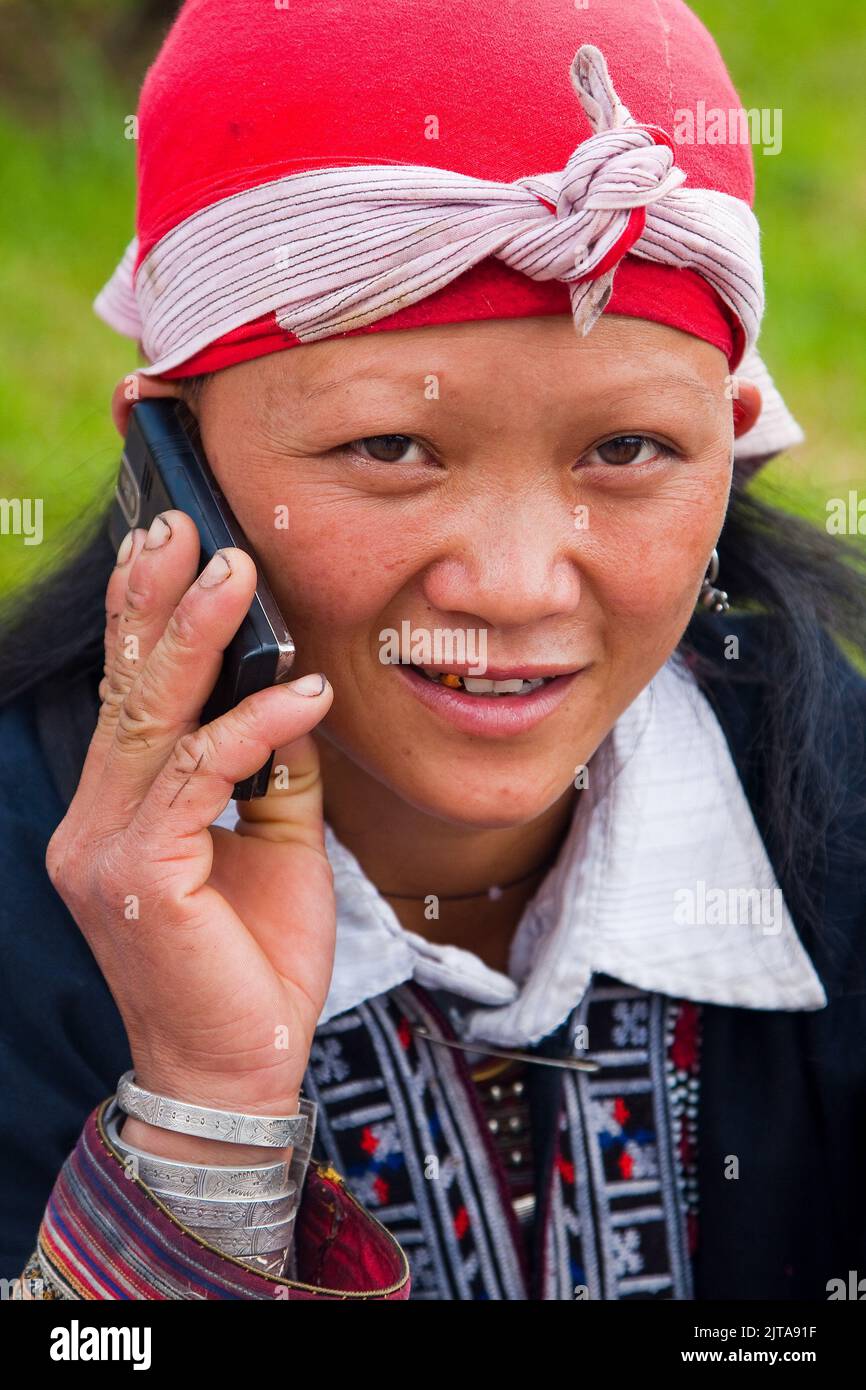 Red dao woman in sapa vietnam Banque de photographies et d’images à ...