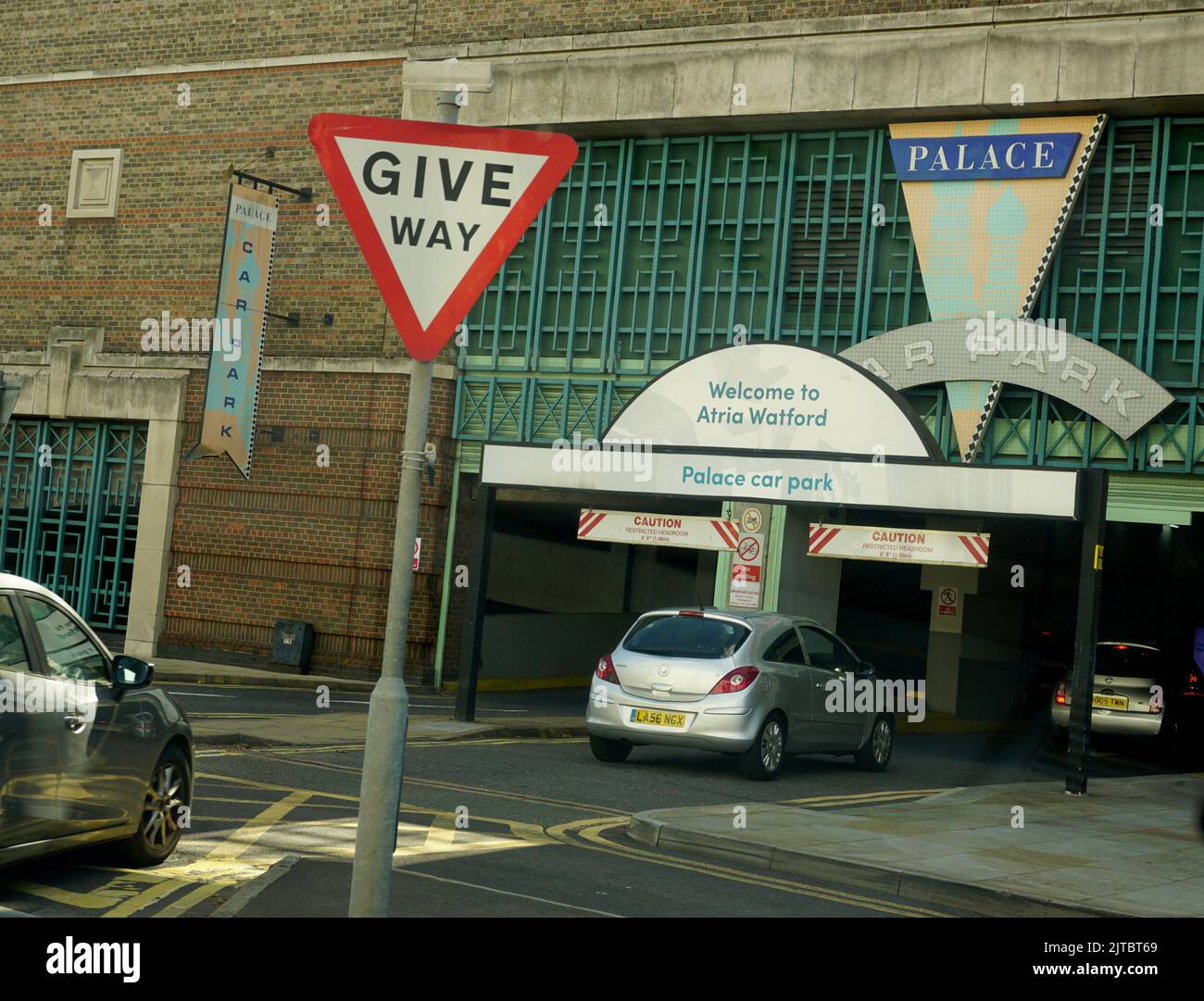 Atria Watford Palace car Park, Royaume-Uni Photo Stock - Alamy