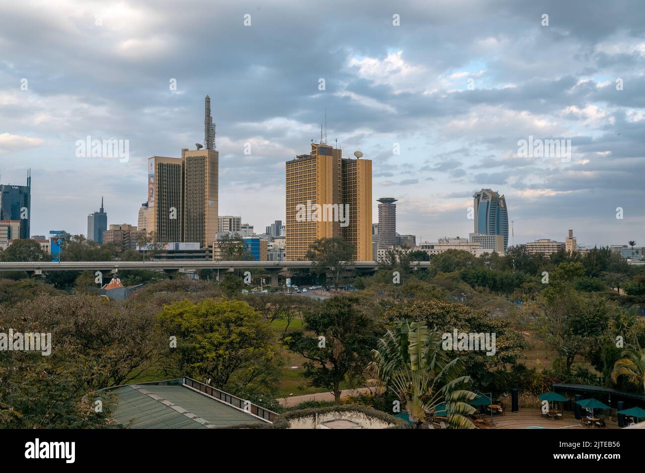 Le nouvel horizon de Nairobi. Au premier plan se trouve le parc rénové ...