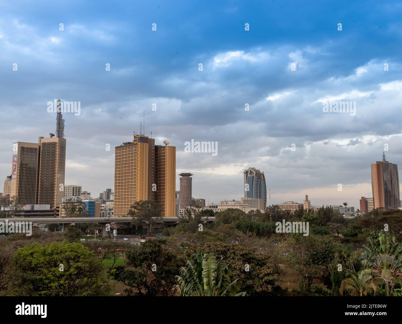Le nouvel horizon de Nairobi. Au premier plan se trouve le parc rénové ...