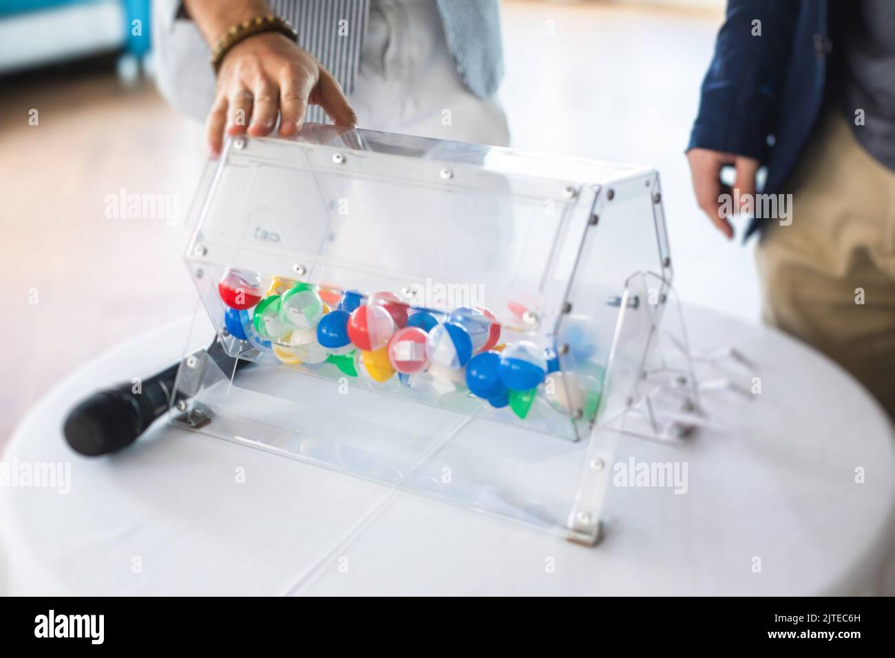 Processus de tirage au sort, extraction d'un nombre gagnant de machines ...