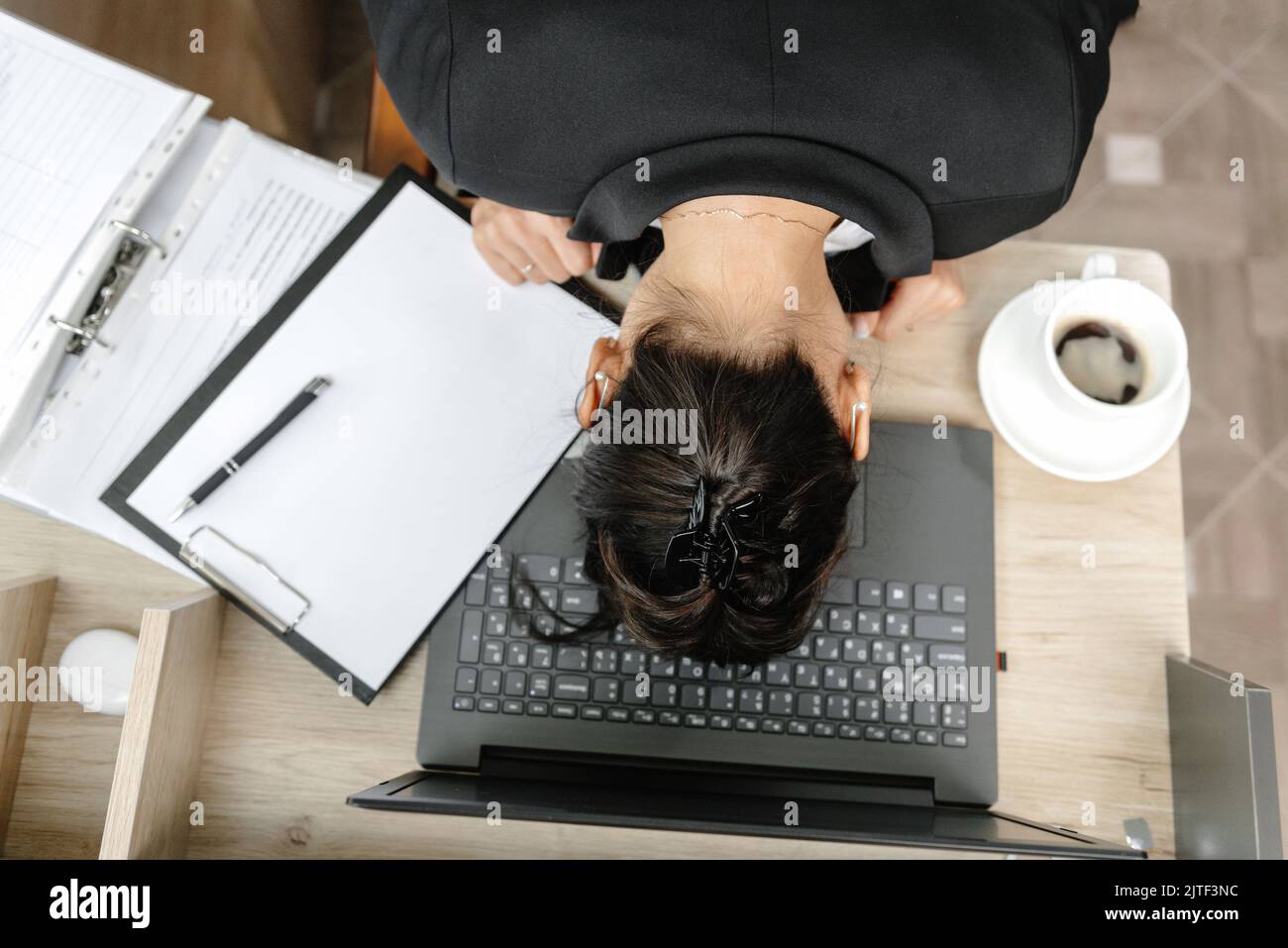 Endormi au travail Banque de photographies et d’images à haute ...
