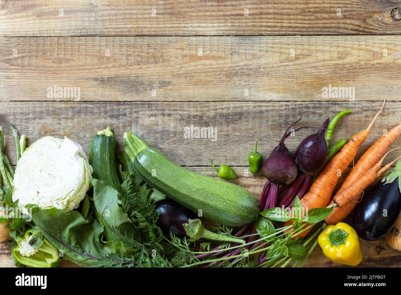 Légumes biologiques pour une cuisine saine. Récolte d'automne. Le ...