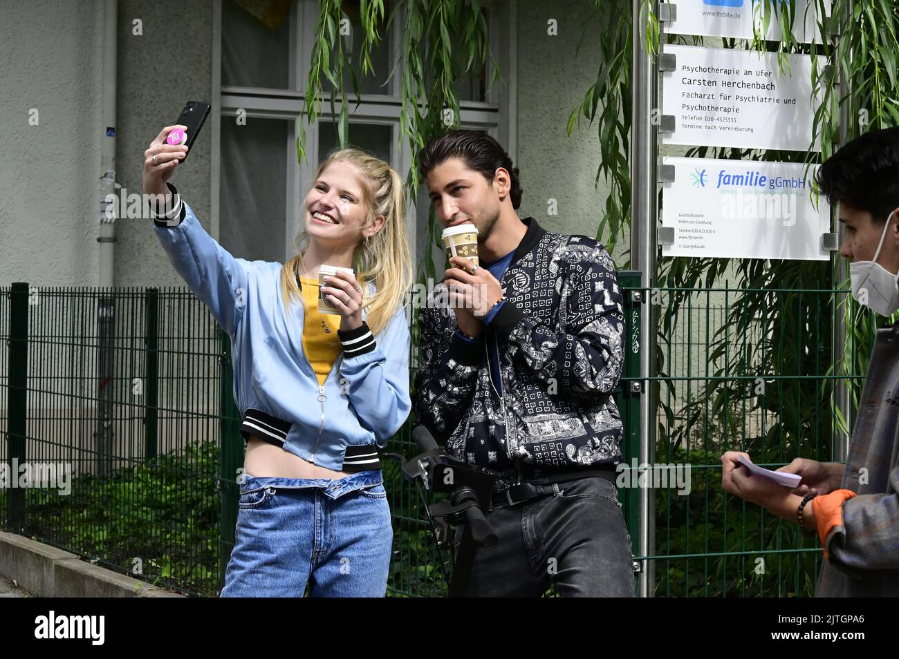 Katharina Kock aka Toni und Adonis Jovanovic aka Dean am set BEI ...