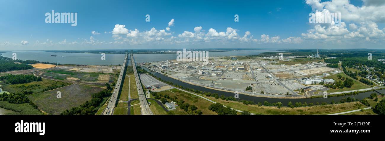 Vue aérienne du Delaware Memorial Bridge qui traverse le fleuve ...