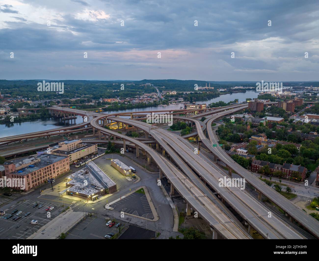 Intersection en croix Banque de photographies et d’images à haute ...