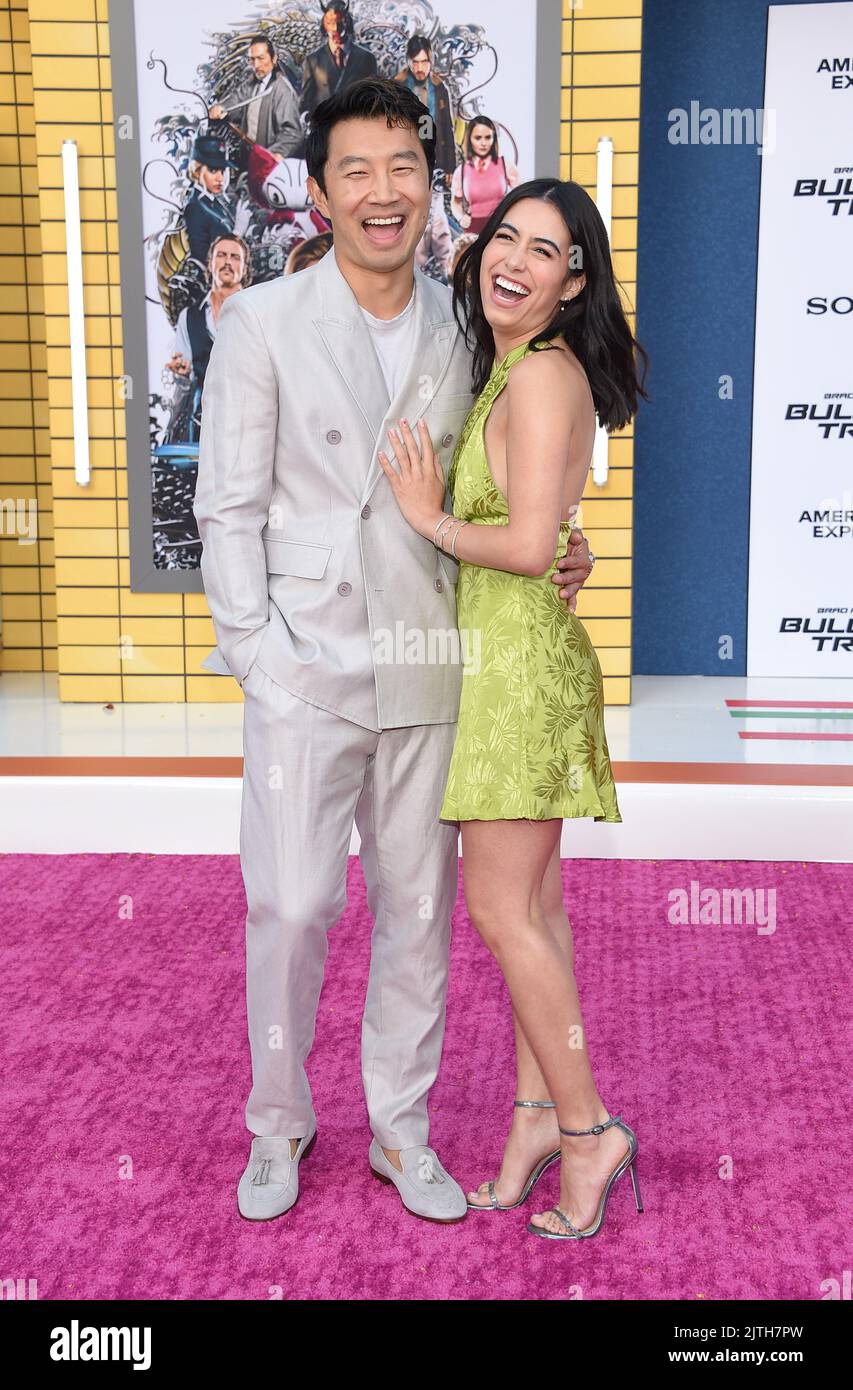 Simu Liu et Jade Bender arrivent à la première à Los Angeles de 'Bullet ...