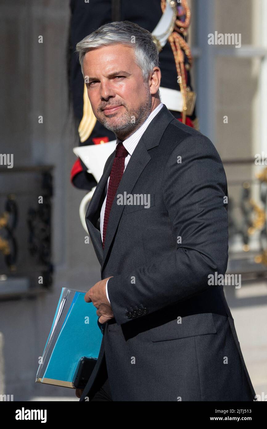 Le ministre français de la solidarité Jean-Christophe Combe arrive pour ...