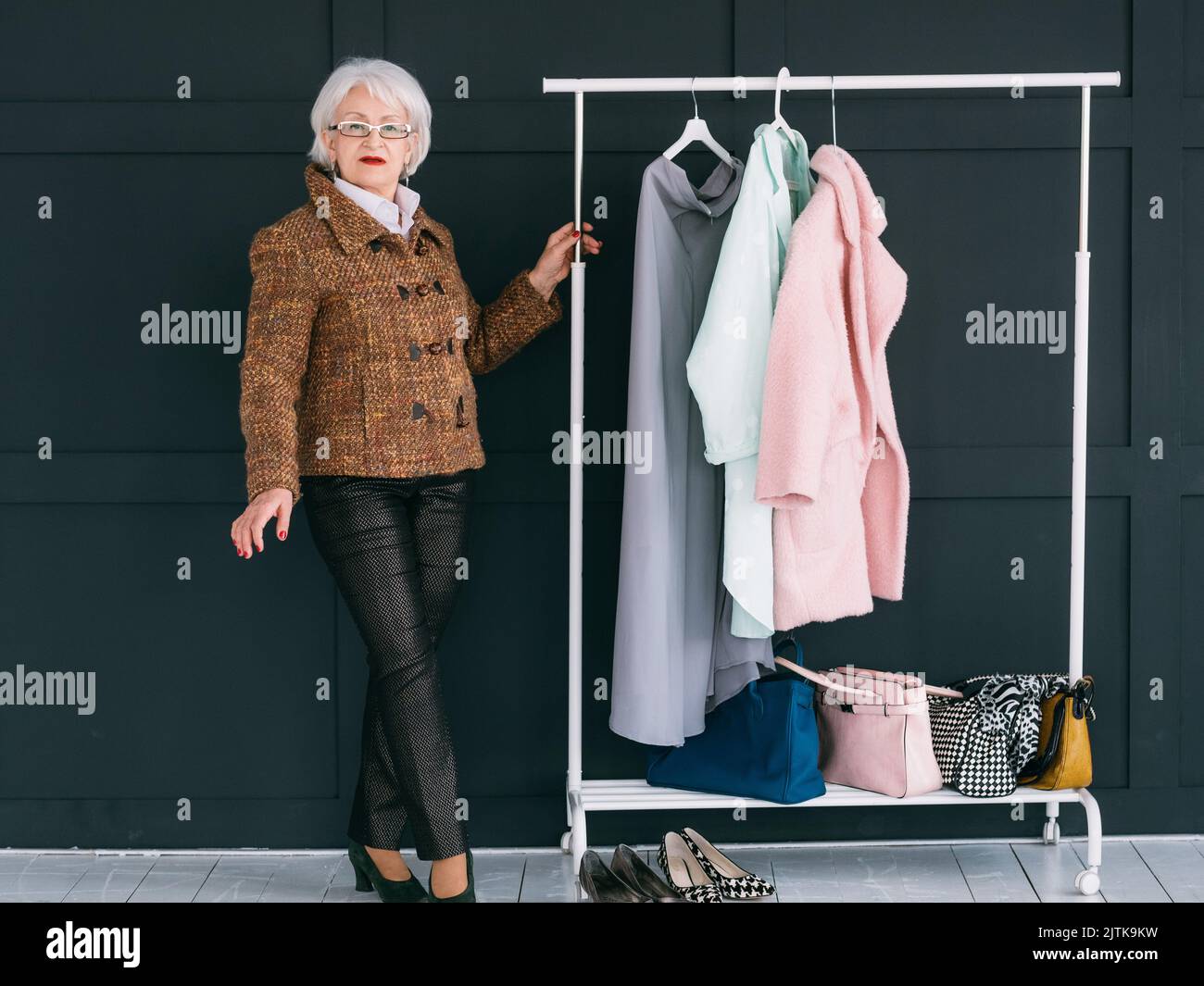 Styliste garde robe Banque de photographies et d’images à haute ...