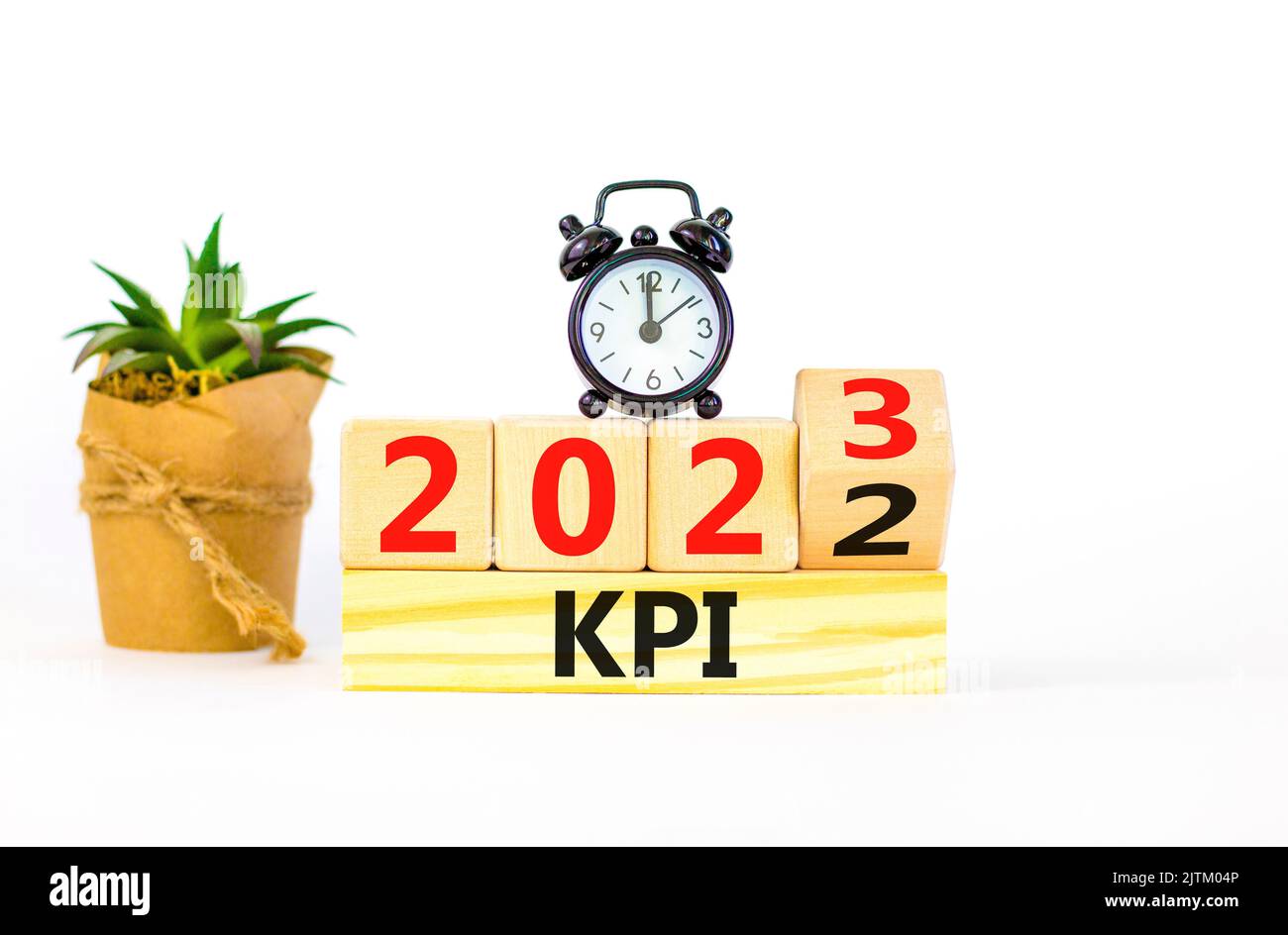 KPI, symbole d'indicateur de performance clé. Cubes en bois tournés ...