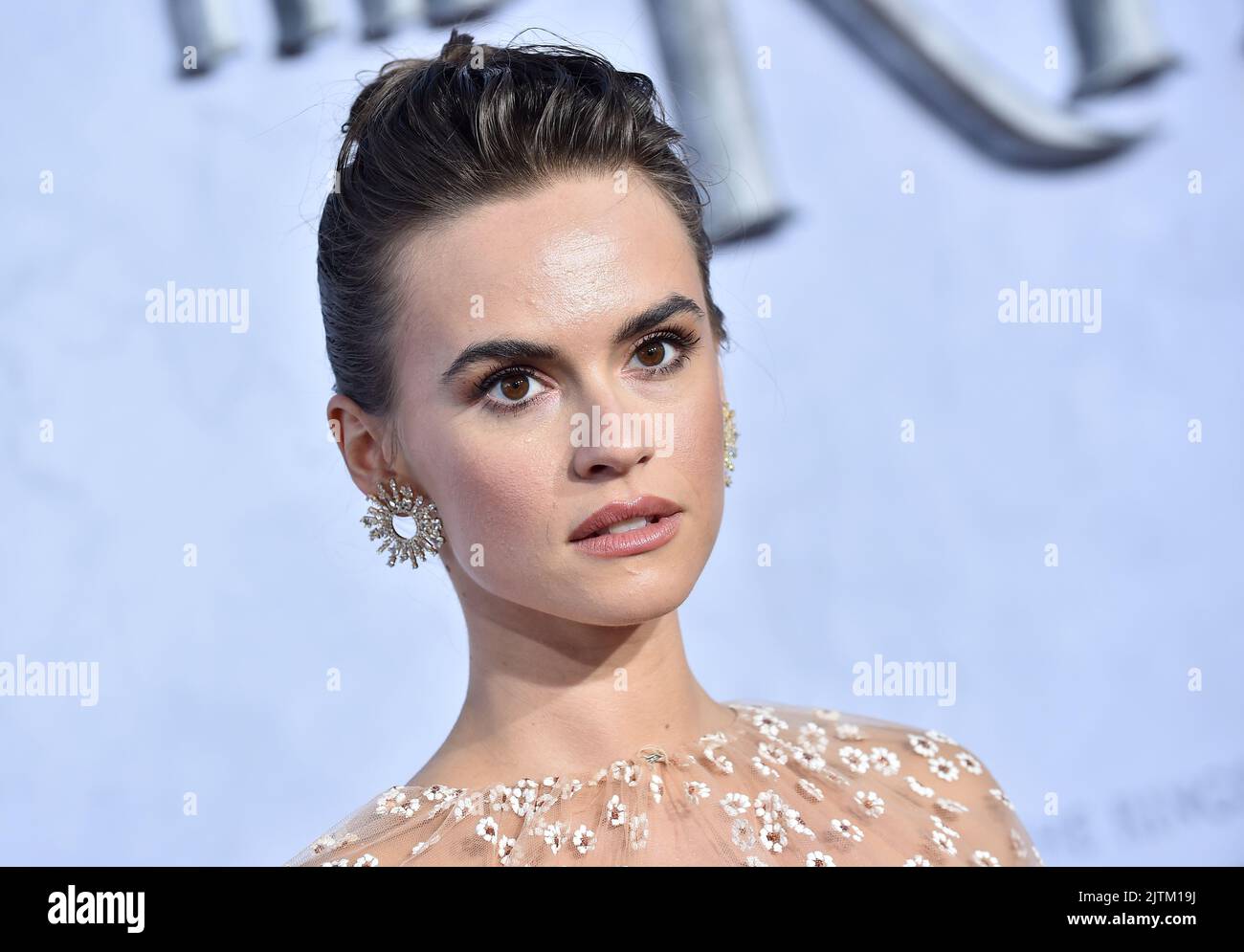 EMA Horvath arrive à la première de Los Angeles « The Lord of the Rings ...