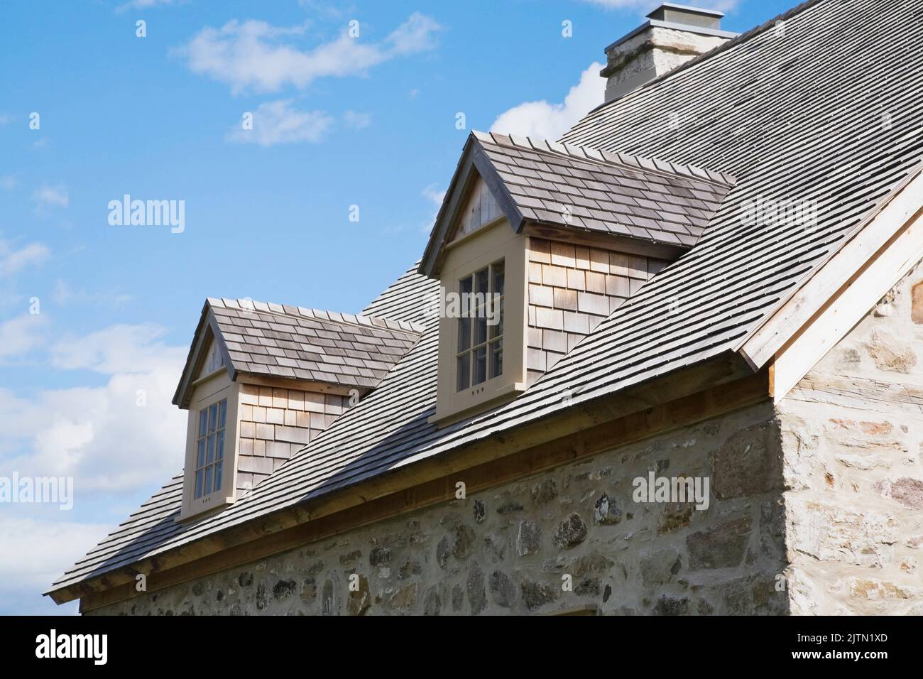 Ancienne maison en pierre de campagne de style cottage Canadiana de ...