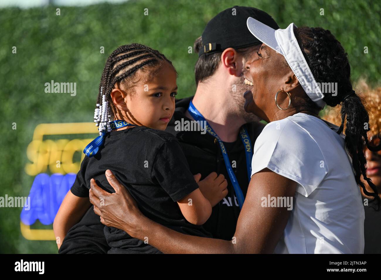 New York, États-Unis, 31/08/2022, venus Williams salue le mari de Serena Williams Alexis Ohanian ...
