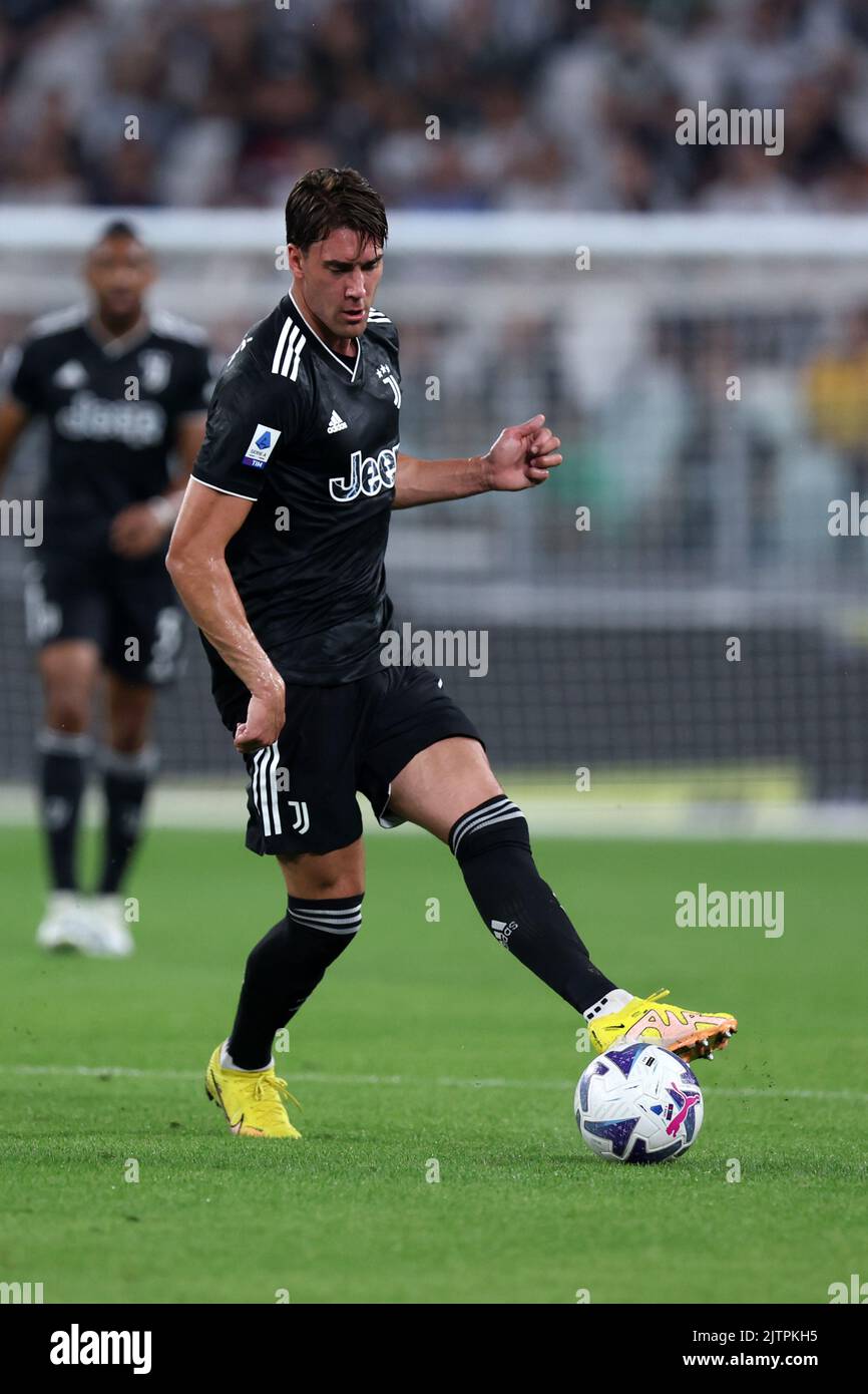 Dusan Vlahovic De Juventus Fc Contrôle Le Ballon Pendant La Série Un