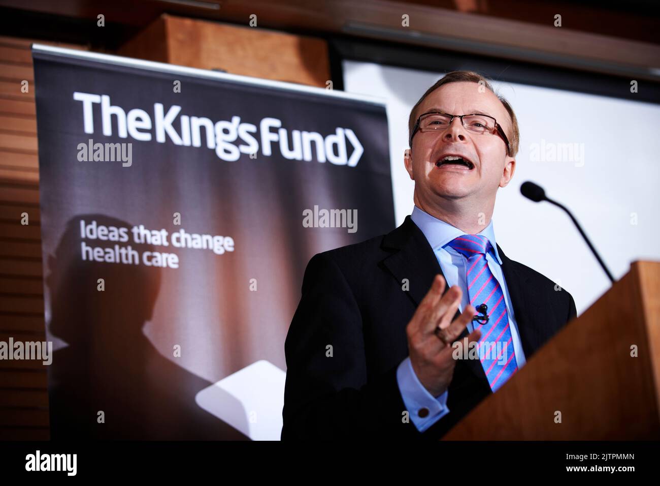 Andy Burnham, Richard Vize, Dan Wellings et Chris Ham s'exprimant lors ...